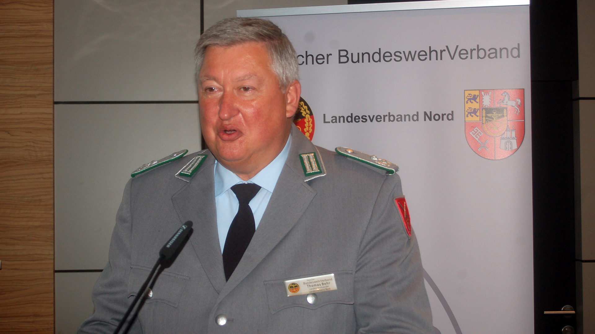 Oberstleutnant Thomas Behr eröffnet seine erste Kommandeurtagung als ...